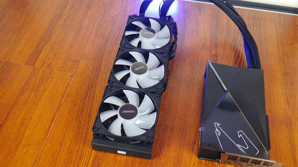 Unboxed: Gigabyte AORUS GeForce RTX 4080 16GB XTREME WATERFORCE ...