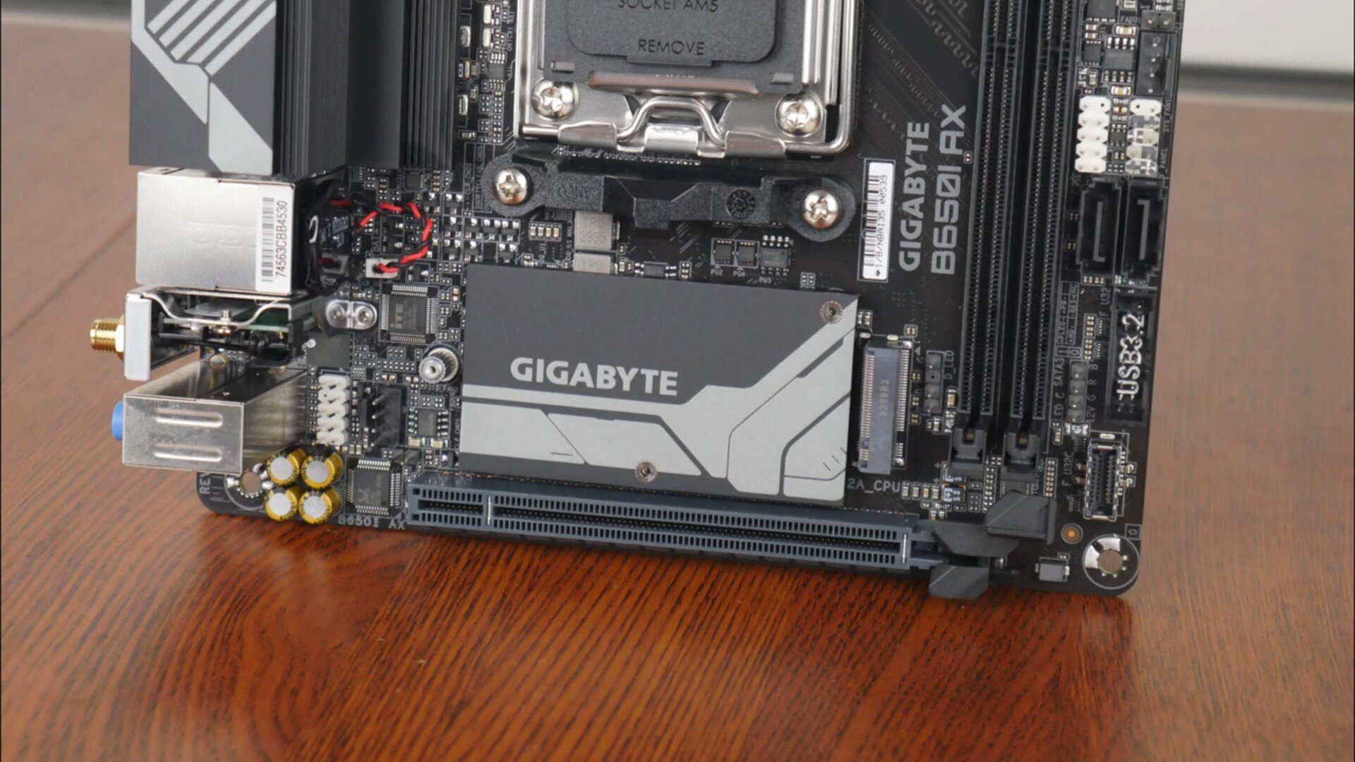 Review: Gigabyte B650I AX AM5 Motherboard