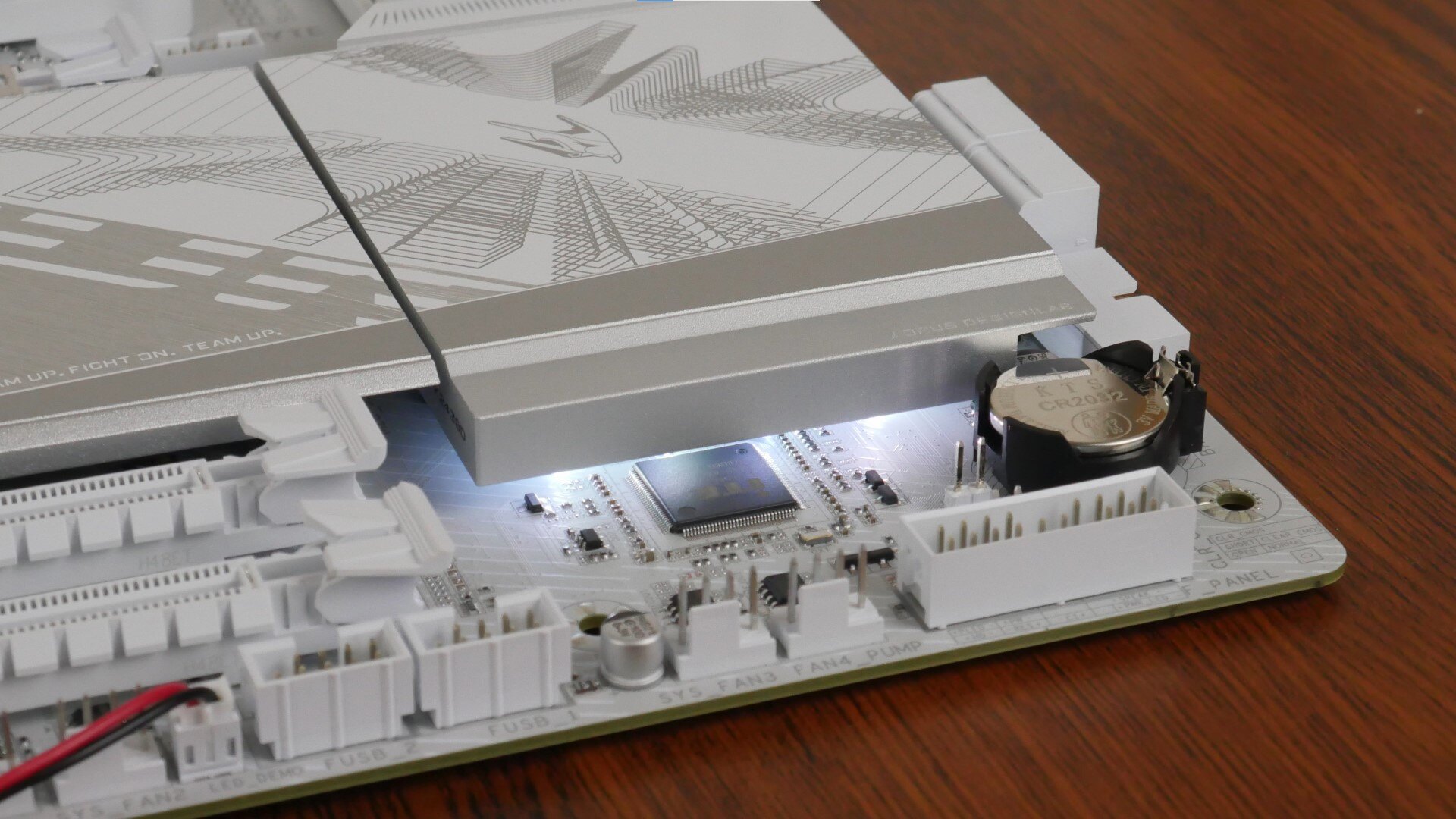 Unboxing & Overview: Gigabyte B850 AORUS ELITE WIFI7 ICE AM5 Motherboard