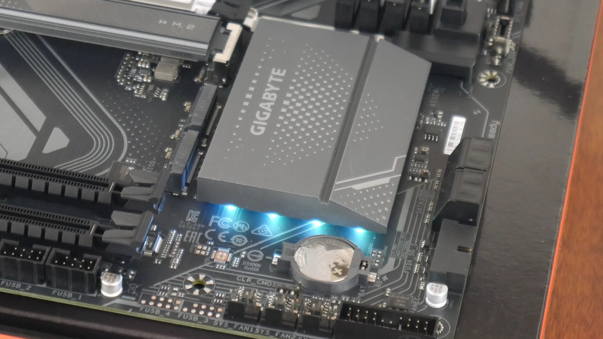 Unboxing & Overview: Gigabyte X870 EAGLE WIFI7 AM5 Motherboard