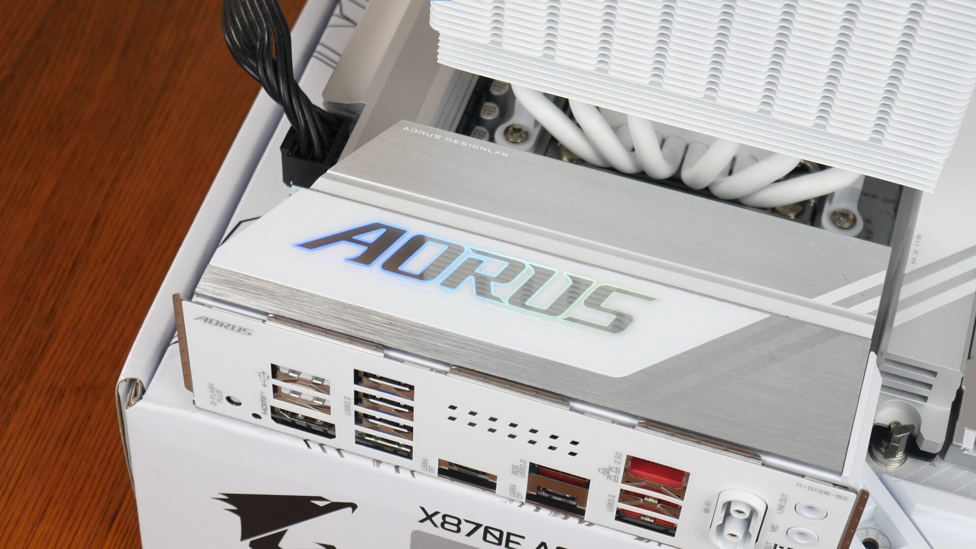 Unboxing & Overview: Gigabyte X870E AORUS PRO ICE AM5 Motherboard