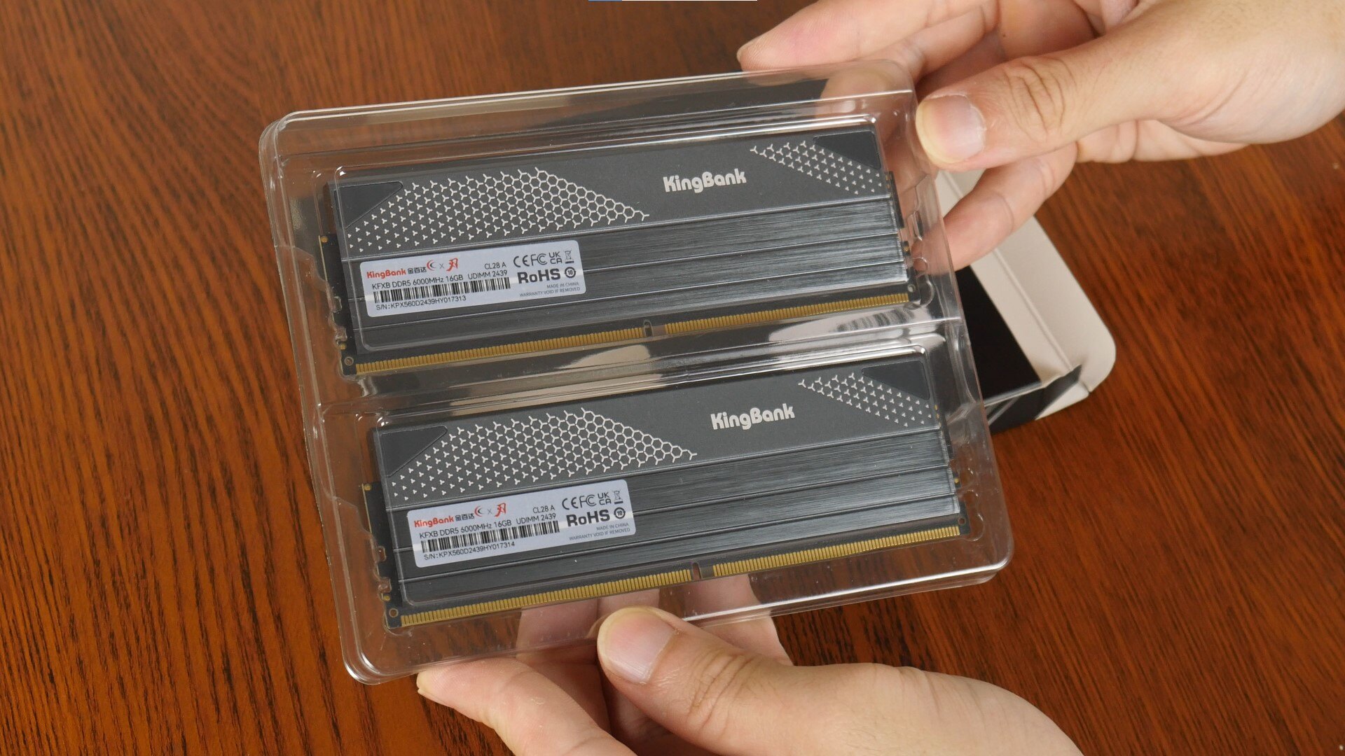 Review: KingBank DDR5 Dark Heatsink UDIMM 6000MHz (DDR5 6000 CL28 ...