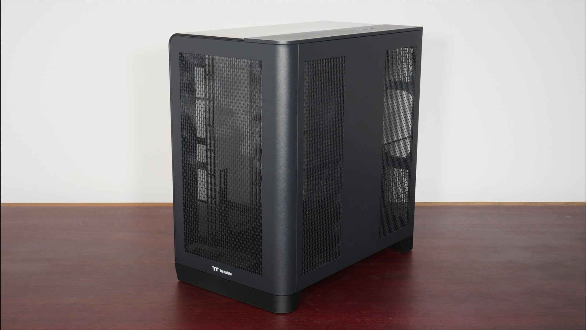 Review: Thermaltake View 390 Air PC Case